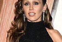 Miley Cyrus Blond Haar Knot Pin By Diana Klinkó On Cyrus's Style